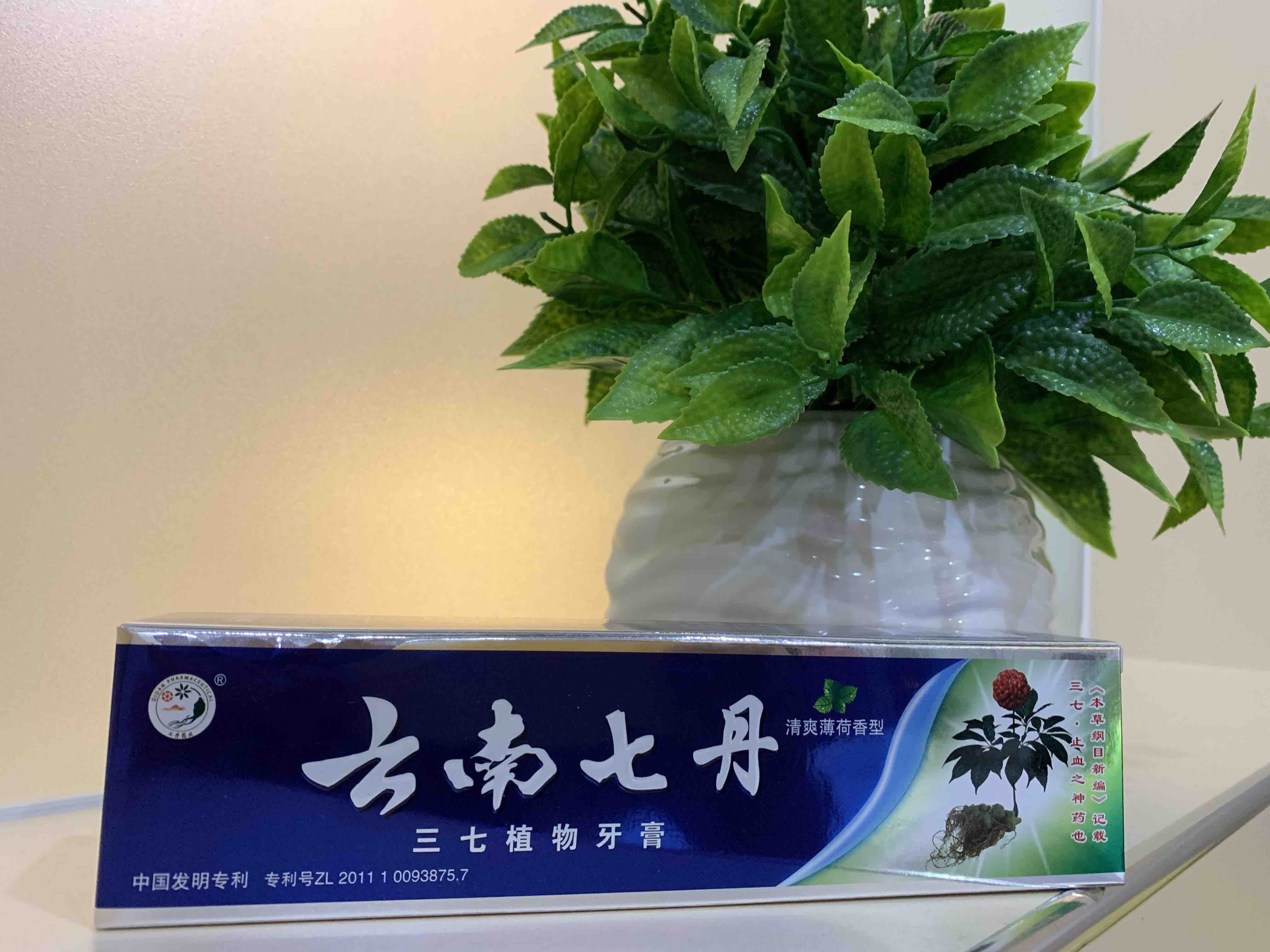 云南三七植物牙膏,一支_大山谷图库